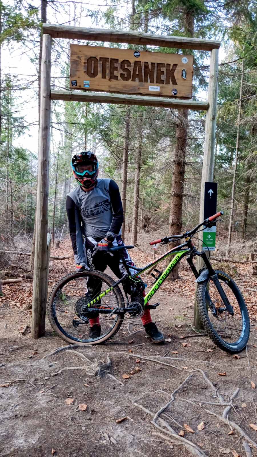 Macík a jeho výgrc zo života bikera